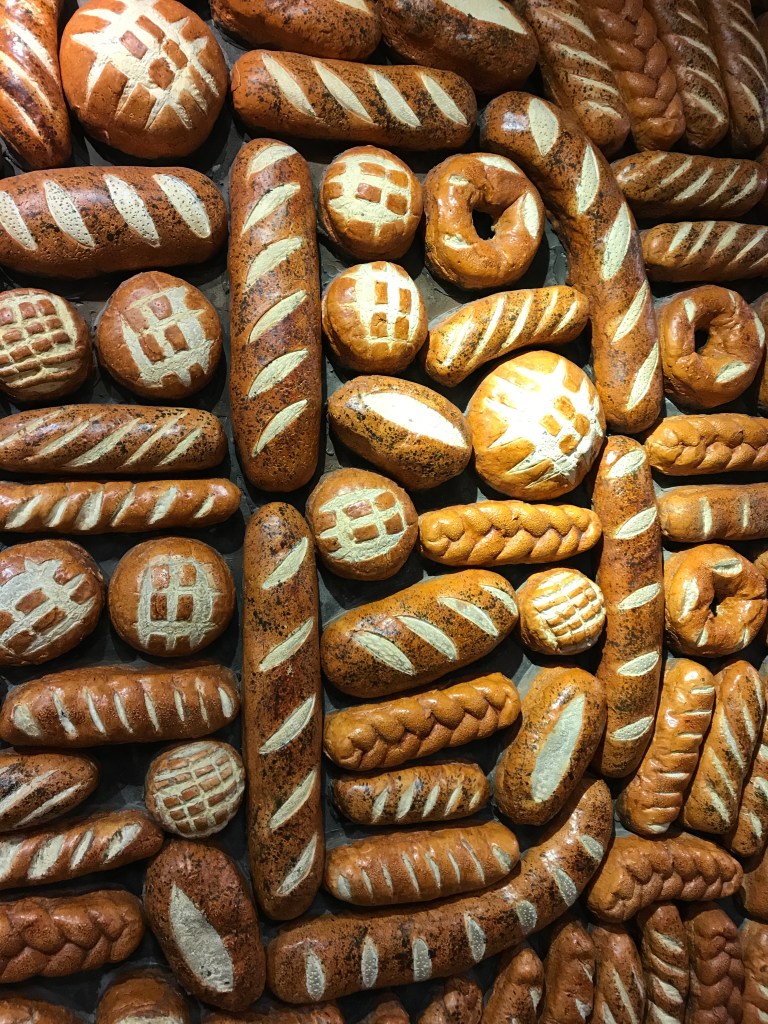 The Breadwall: ceramic mural by David Gilhooly – NixonScan